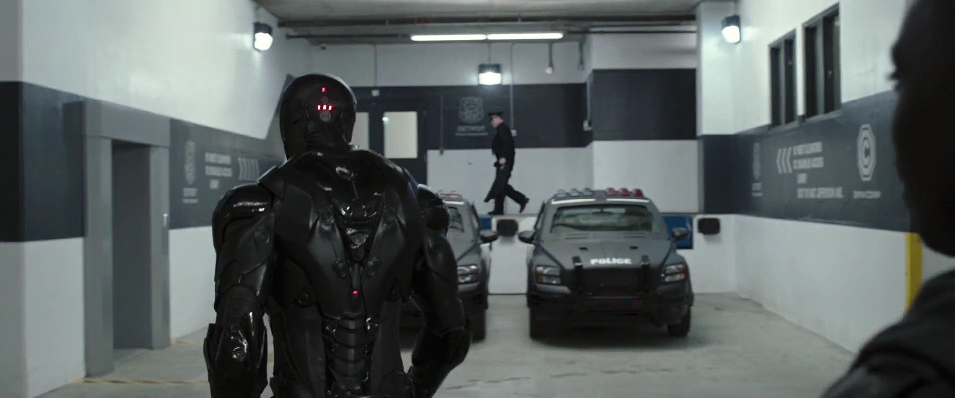 Screencaps - RoboCop 0597 - The Kinnaman Squad - Photo Gallery